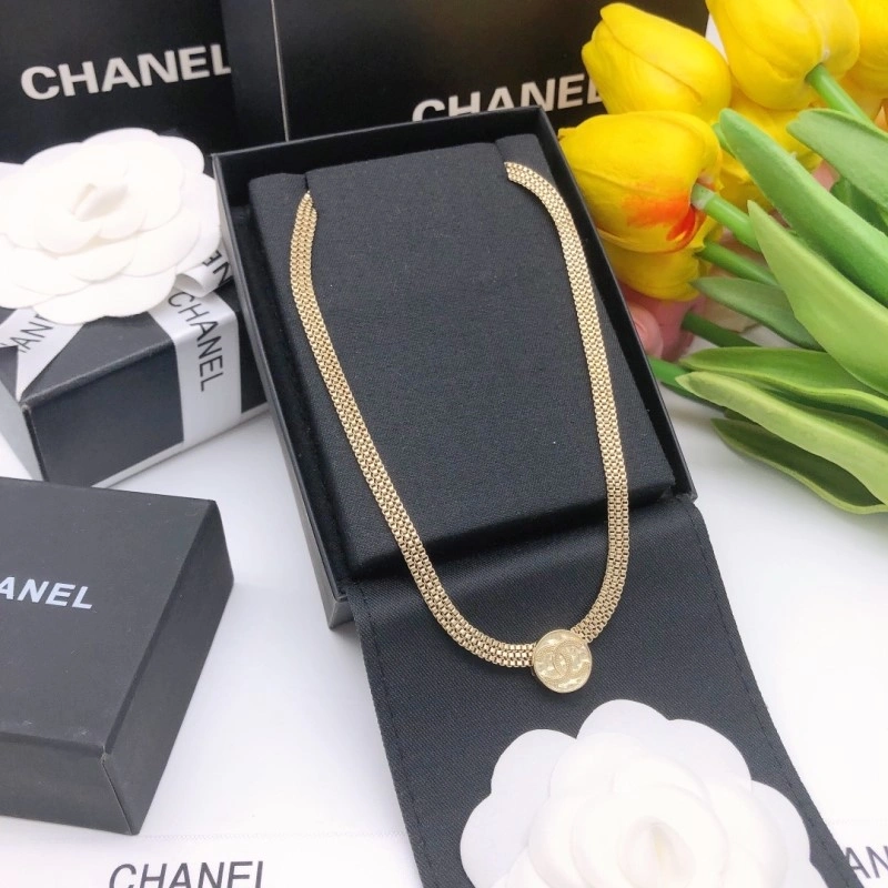 Top mirror Chanel Necklaces