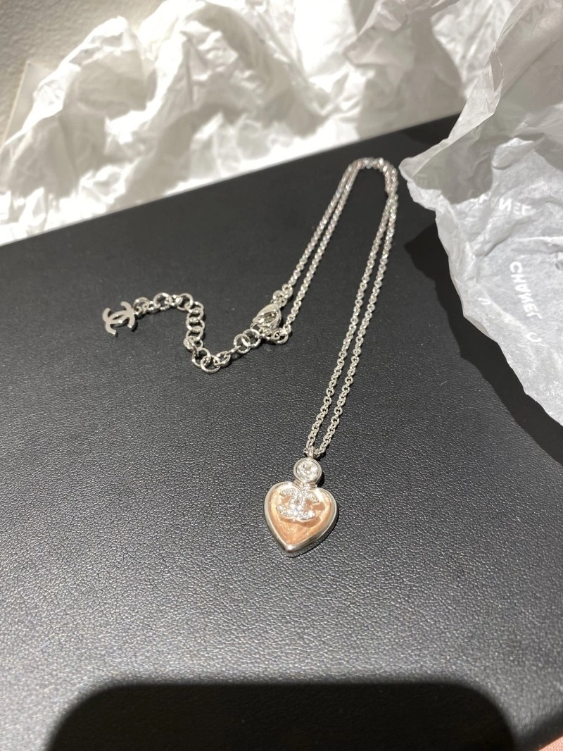 Top match Chanel Necklaces