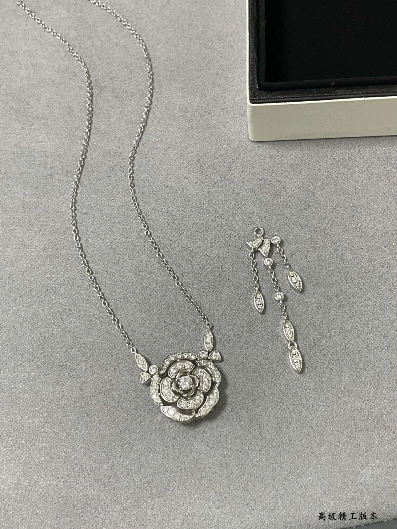 Cut-rate Chanel Necklaces