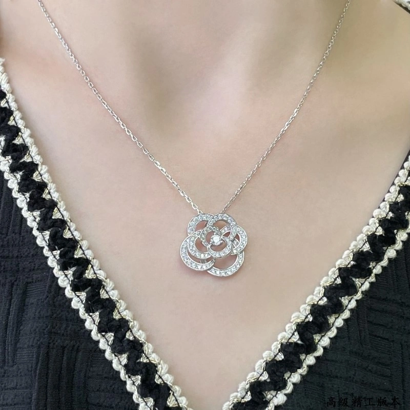 Top mirror Chanel Necklaces