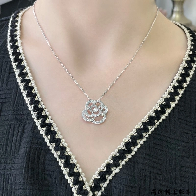Top mirror Chanel Necklaces