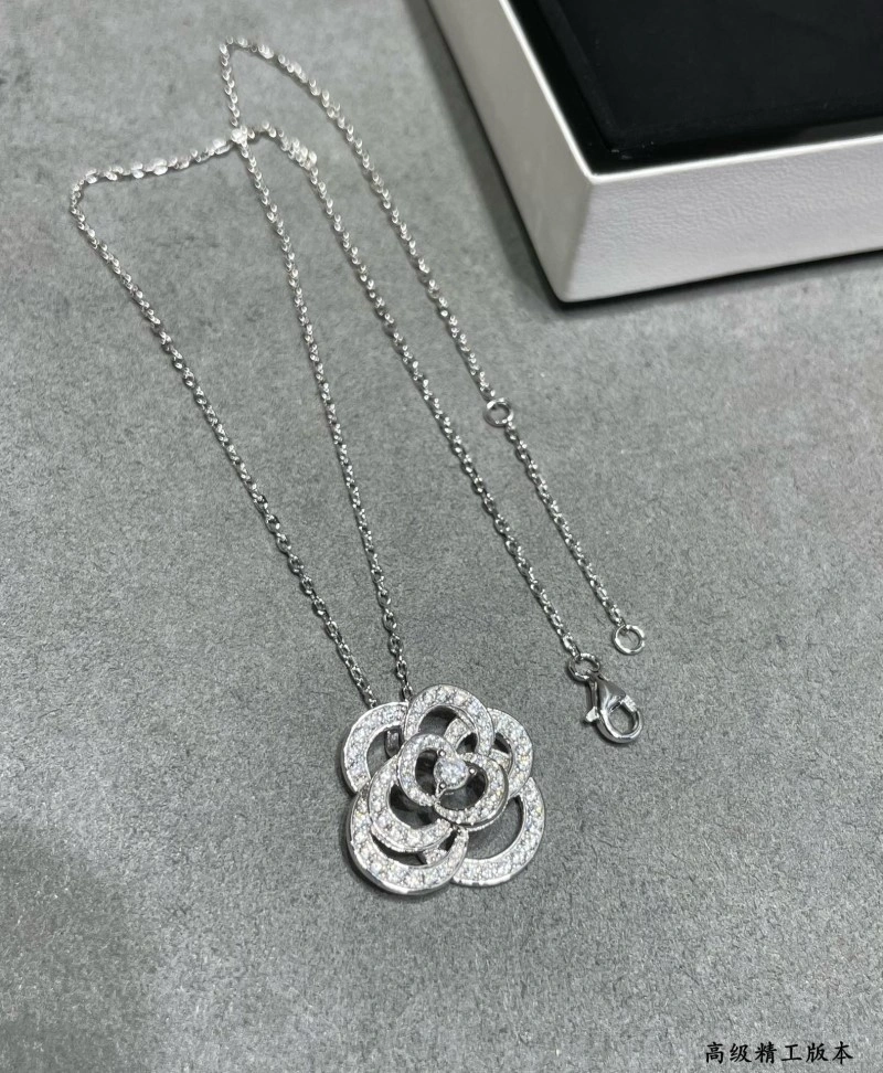 Top mirror Chanel Necklaces