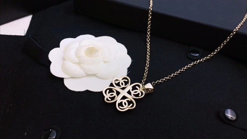 Top match Chanel Necklaces