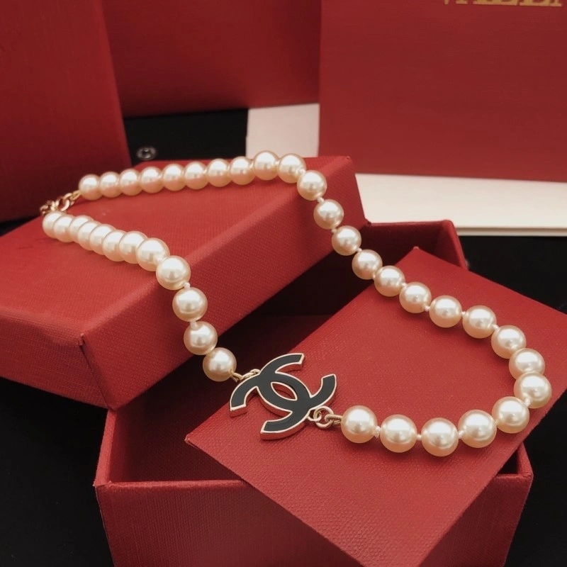 Top mirror Chanel Necklaces