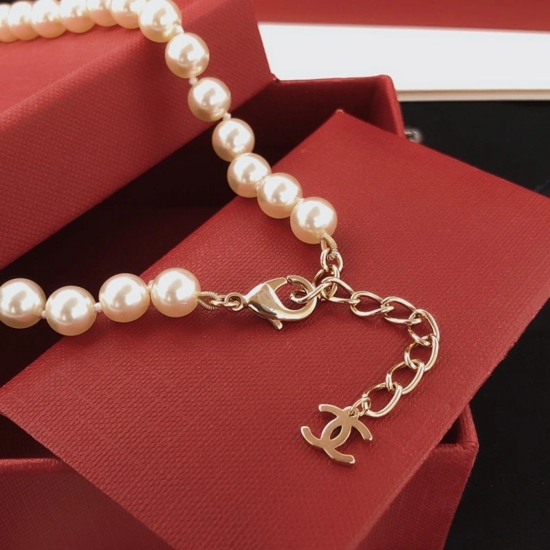 Top mirror Chanel Necklaces