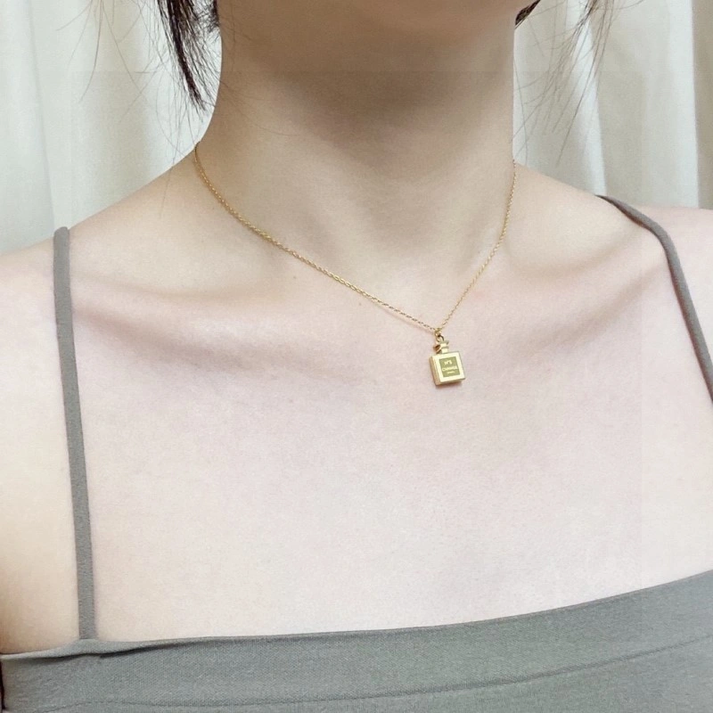 Top mirror Chanel Necklaces