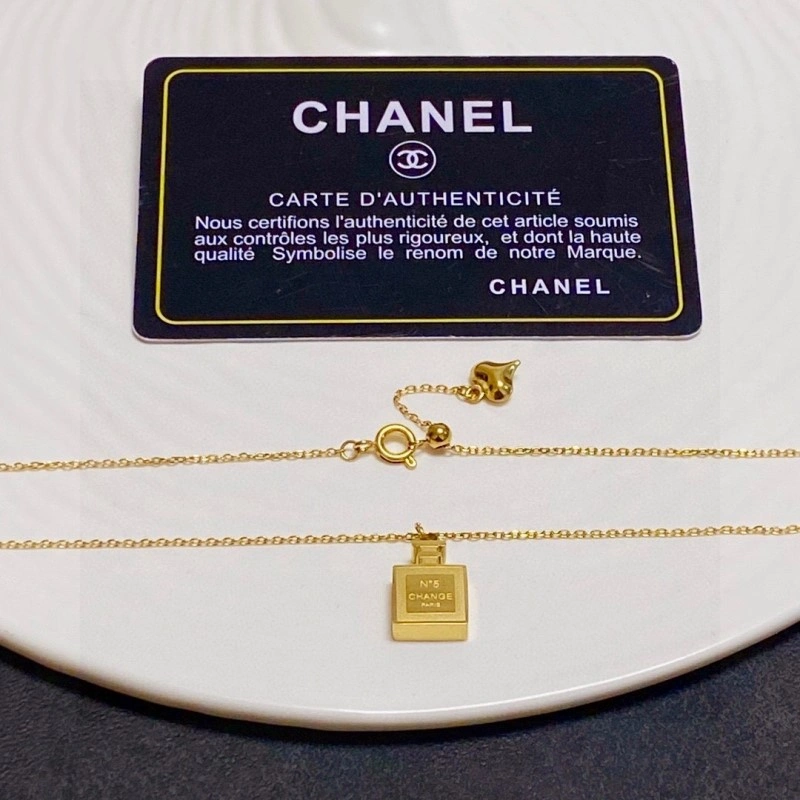 Top mirror Chanel Necklaces