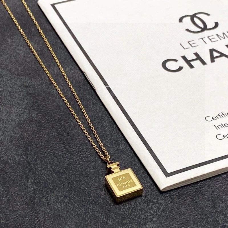 Top mirror Chanel Necklaces