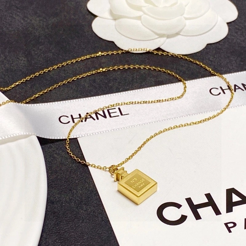 Top mirror Chanel Necklaces