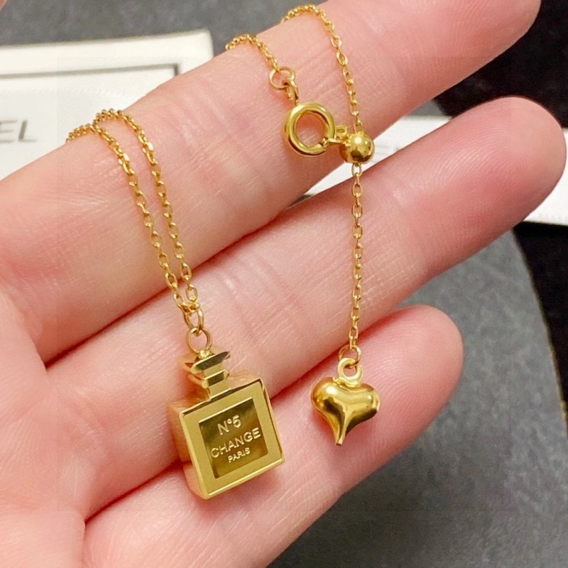 Top mirror Chanel Necklaces