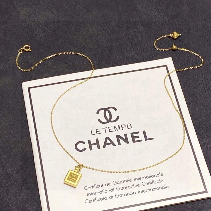 Top mirror Chanel Necklaces