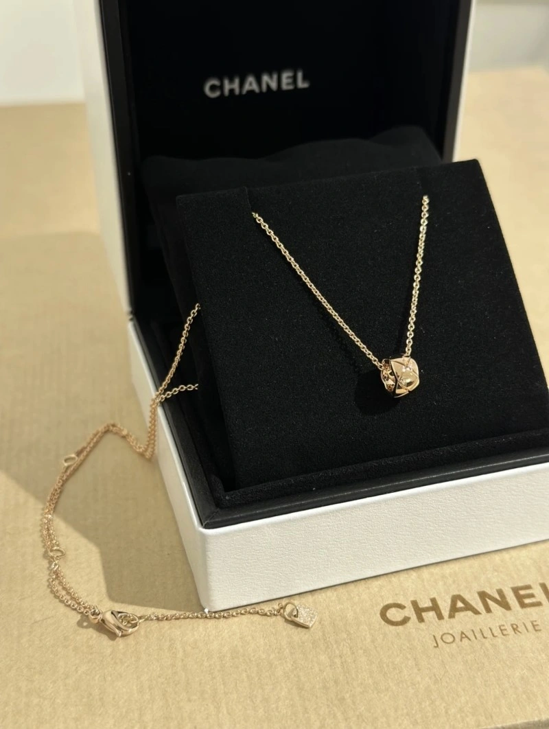 Top match Chanel Necklaces