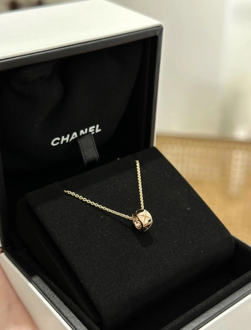 Top match Chanel Necklaces