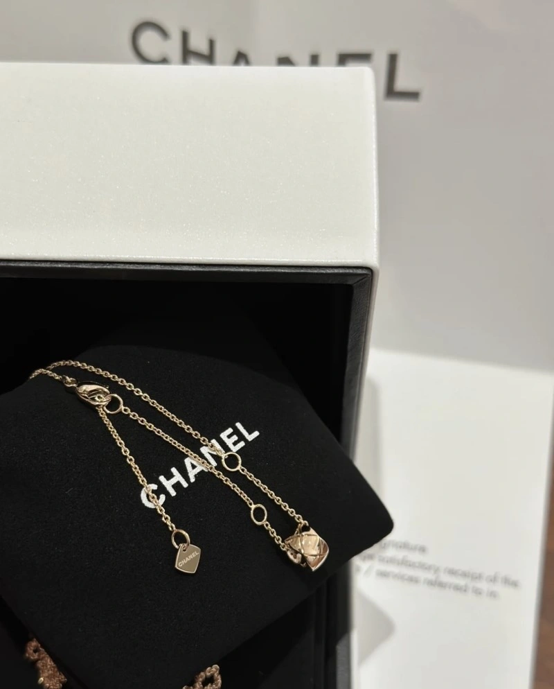 Top match Chanel Necklaces
