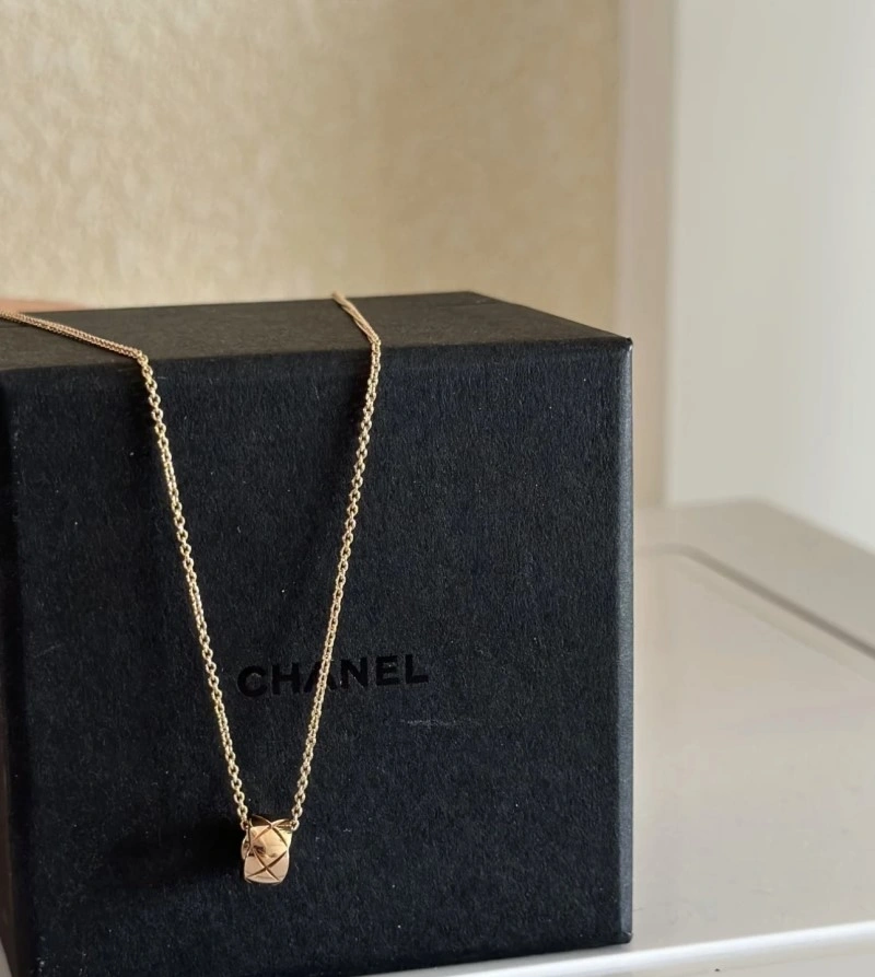 Top match Chanel Necklaces