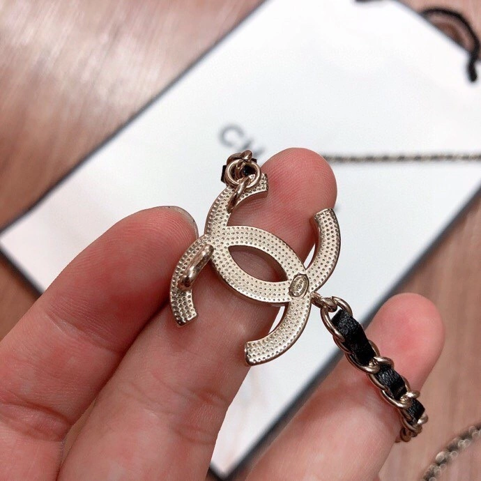 Top mirror Chanel Necklaces