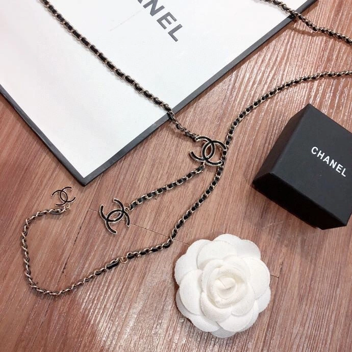 Top mirror Chanel Necklaces