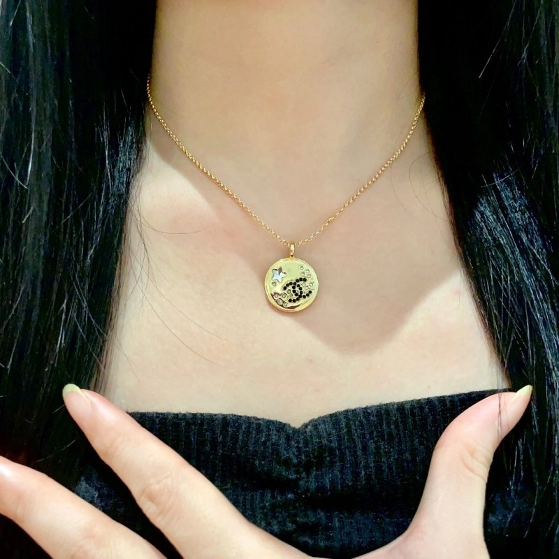 Top match Chanel Necklaces