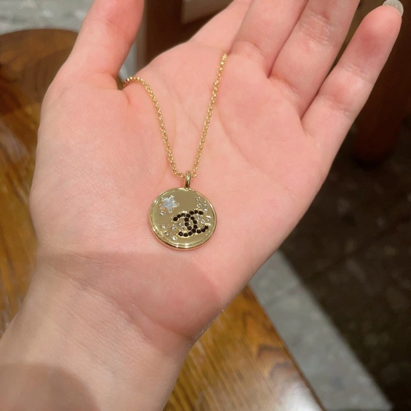 Top match Chanel Necklaces