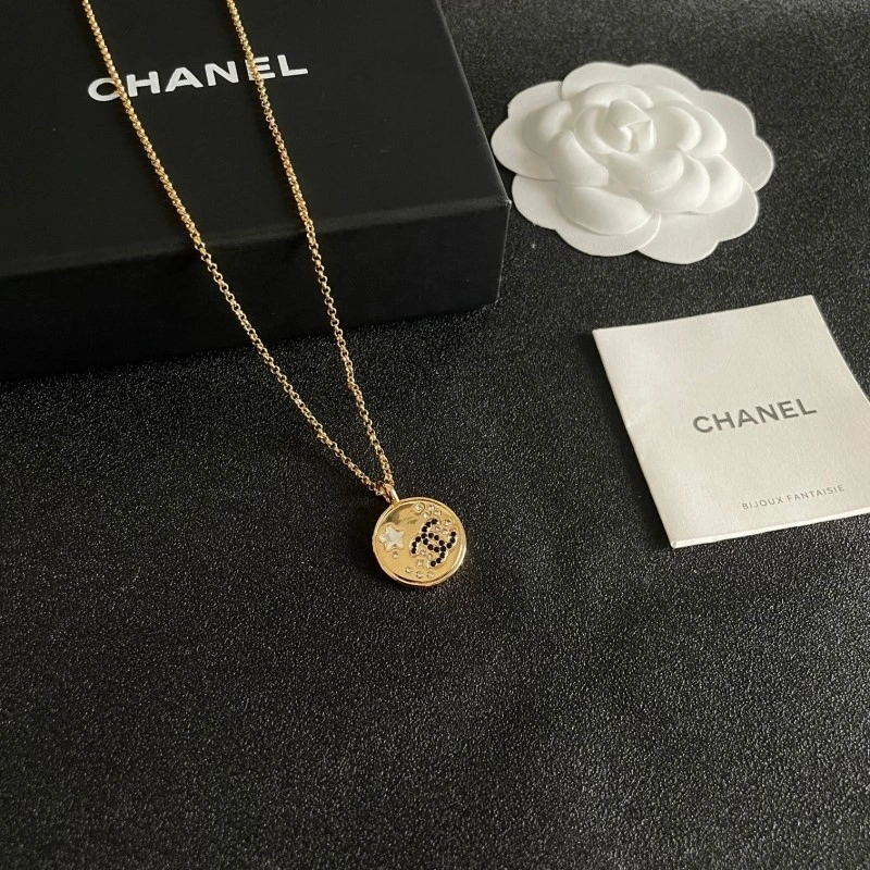Top match Chanel Necklaces