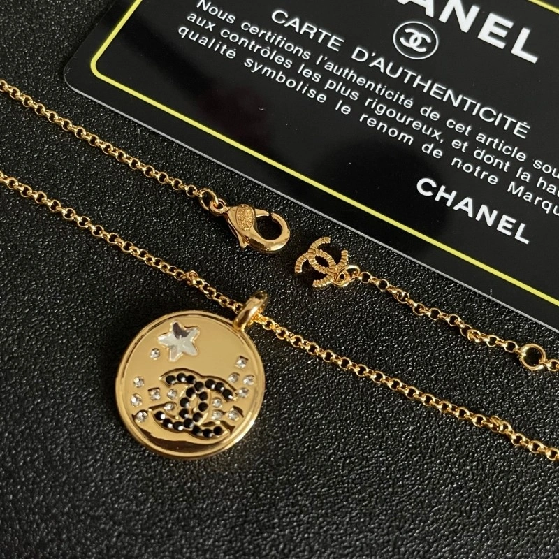 Top match Chanel Necklaces