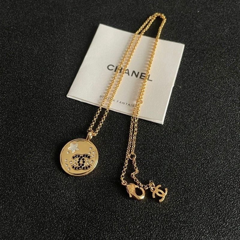 Top match Chanel Necklaces