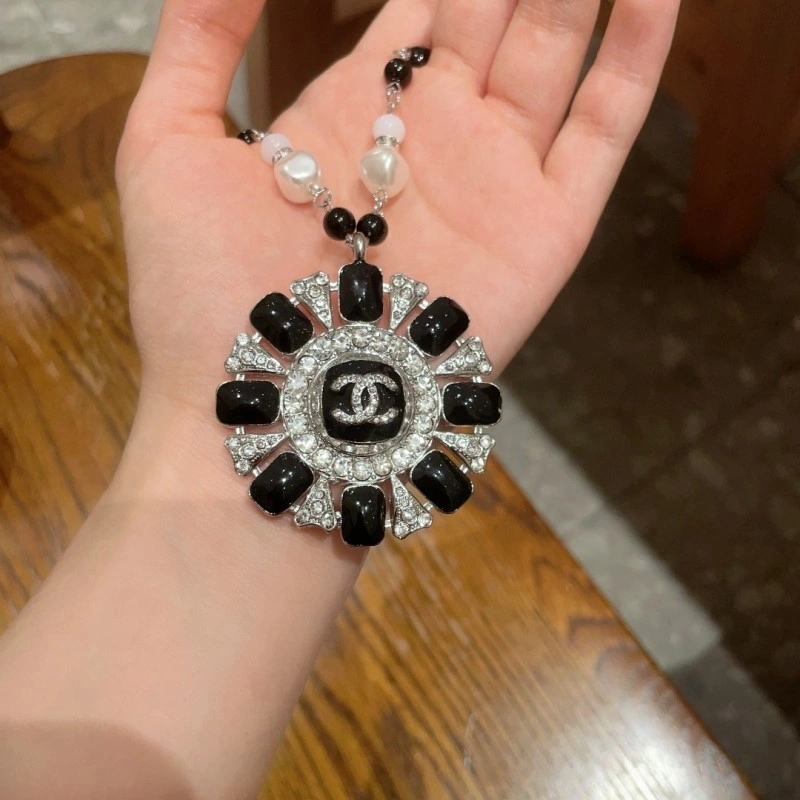 Top match Chanel Necklaces
