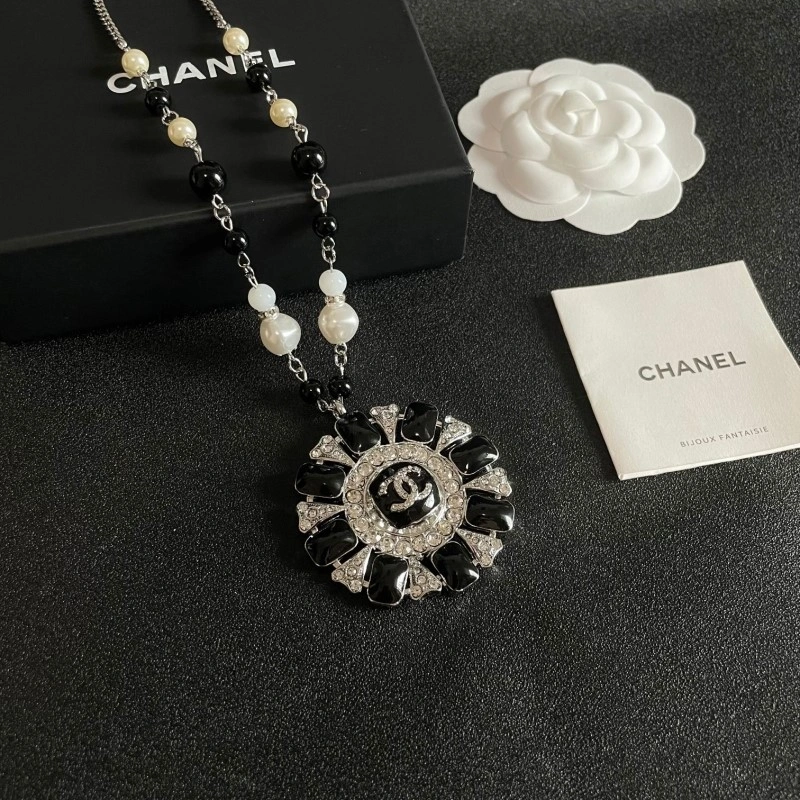 Top match Chanel Necklaces