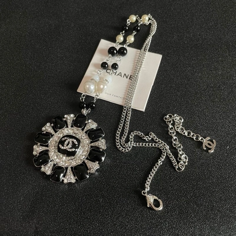 Top match Chanel Necklaces