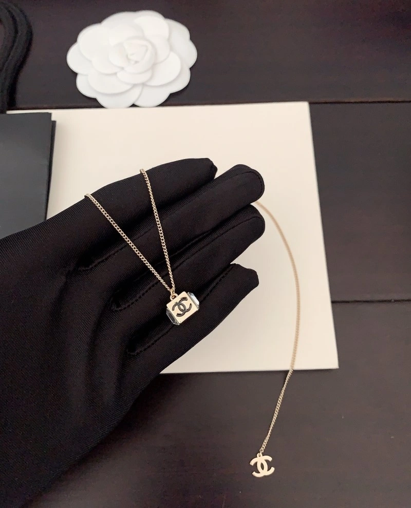 Top mirror Chanel Necklaces