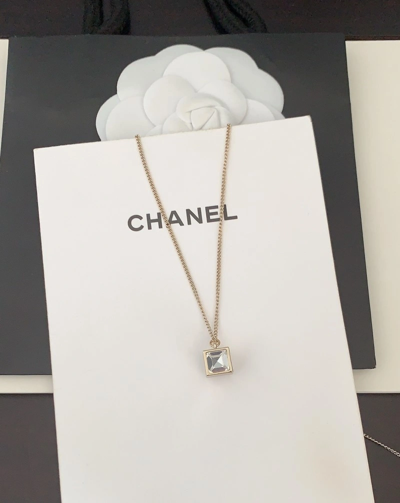 Top mirror Chanel Necklaces