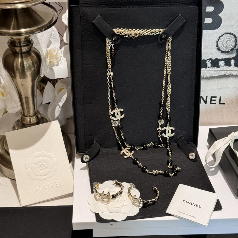 Top match Chanel Necklaces