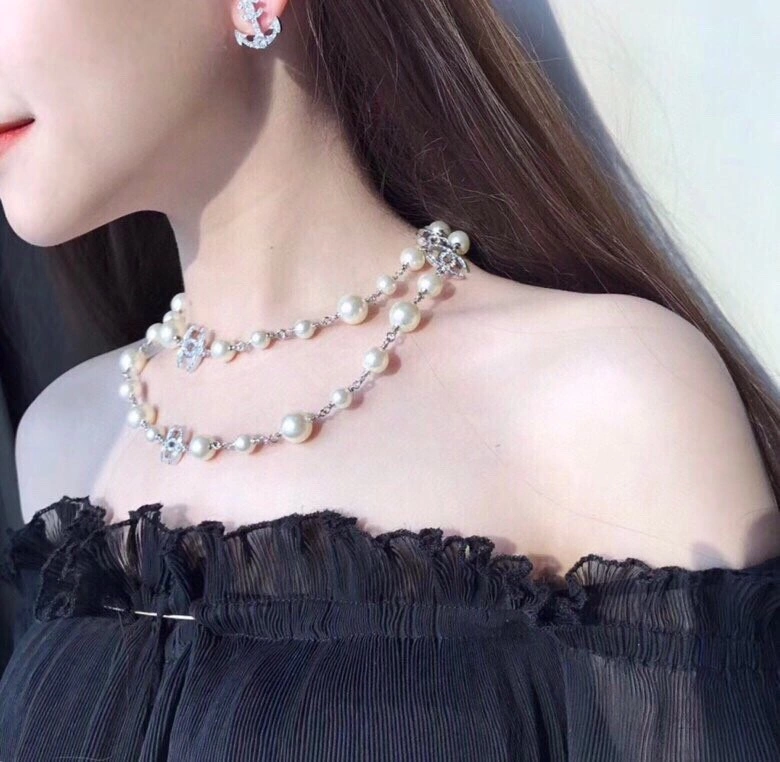 Top mirror Chanel Necklaces