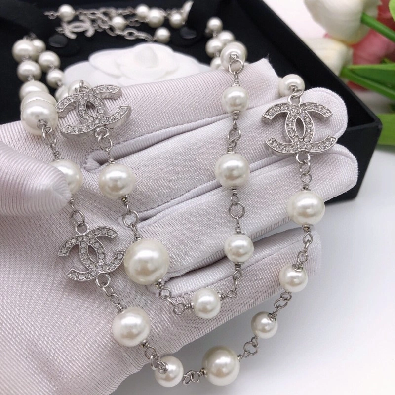 Top mirror Chanel Necklaces
