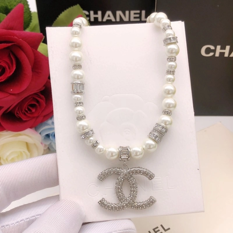 Top mirror Chanel Necklaces