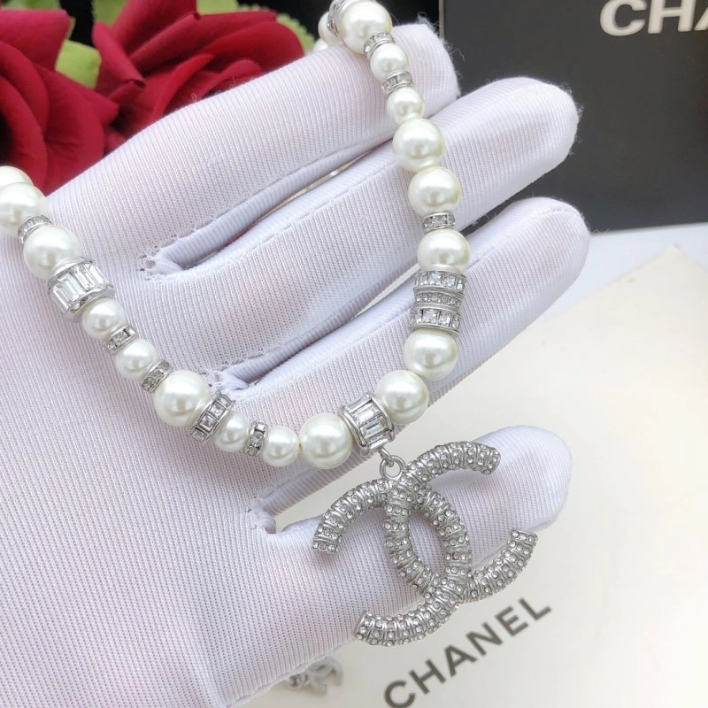Top mirror Chanel Necklaces