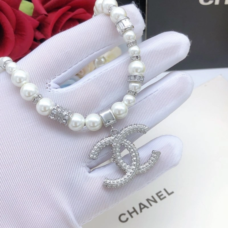 Top mirror Chanel Necklaces