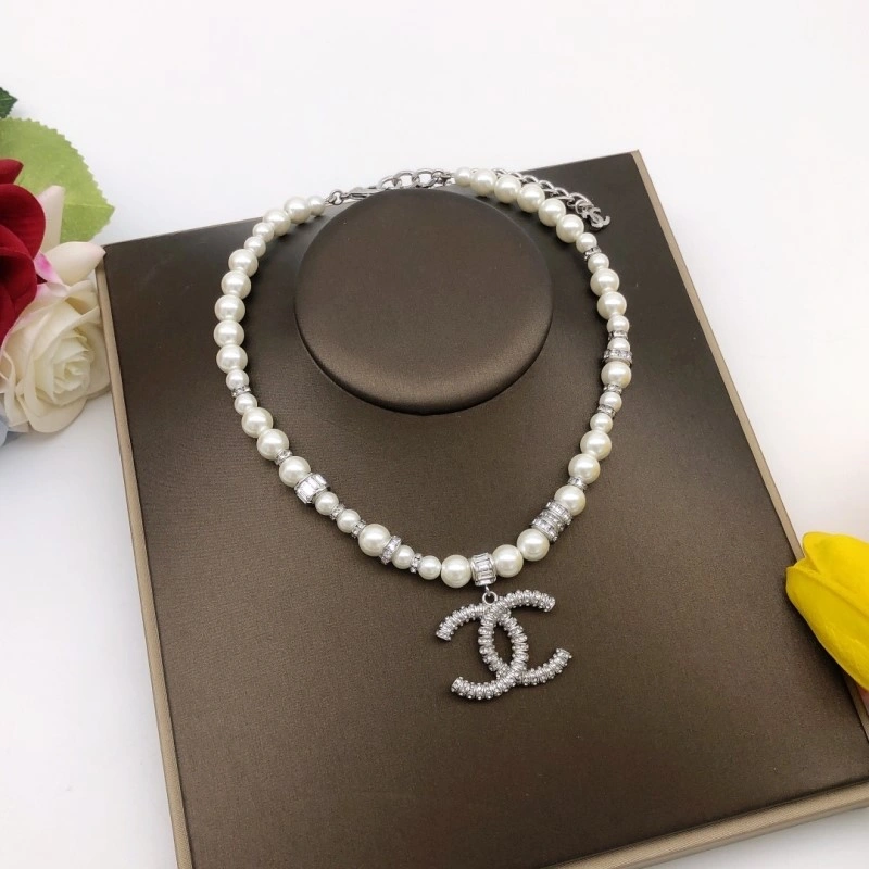 Top mirror Chanel Necklaces