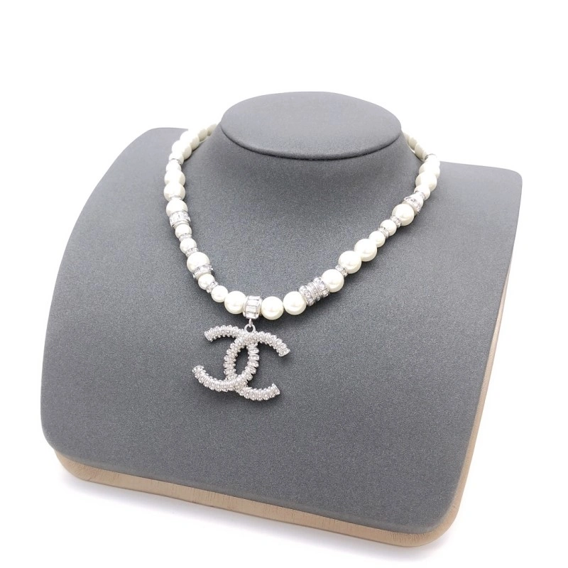 Top mirror Chanel Necklaces