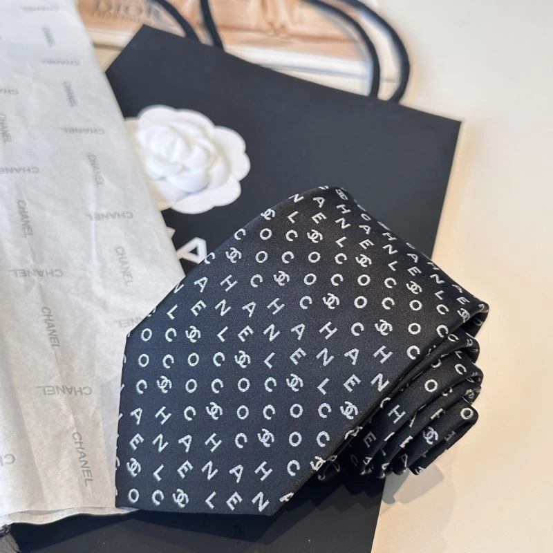 Top mirror Chanel Neckties