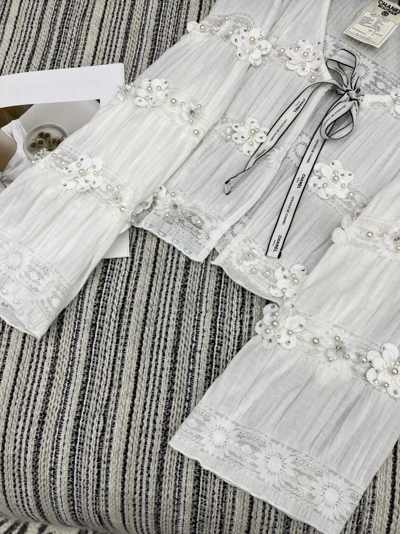 Bargain Chanel Outwear