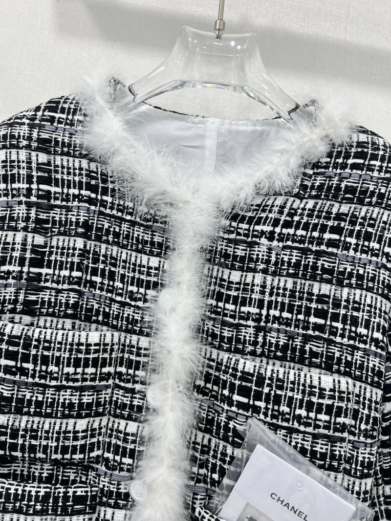 Bargain Chanel Outwear