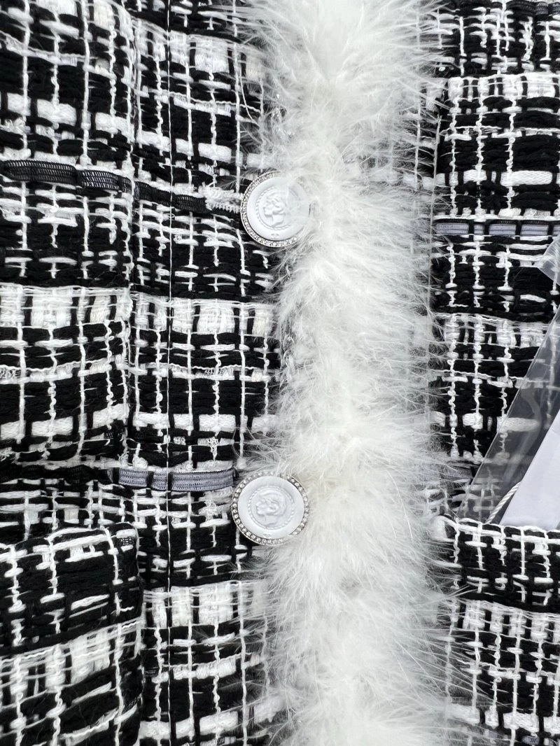 Bargain Chanel Outwear