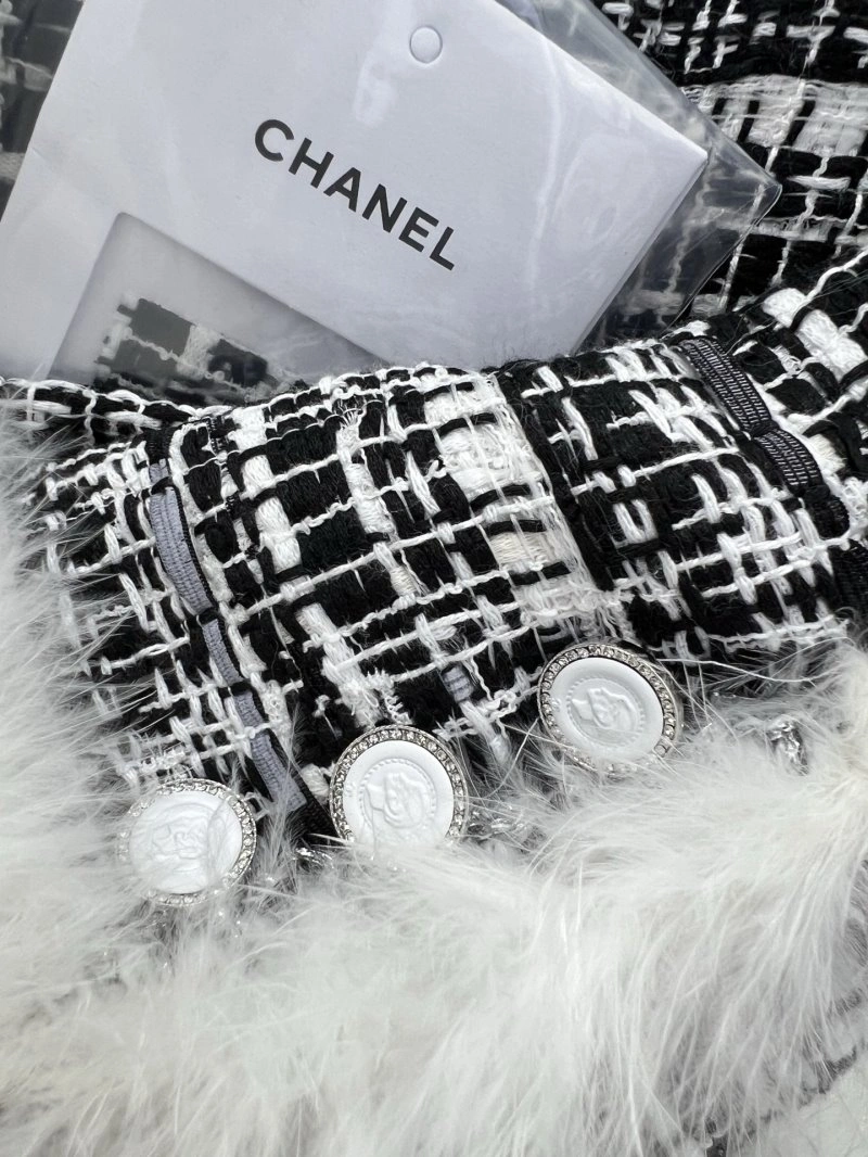 Bargain Chanel Outwear