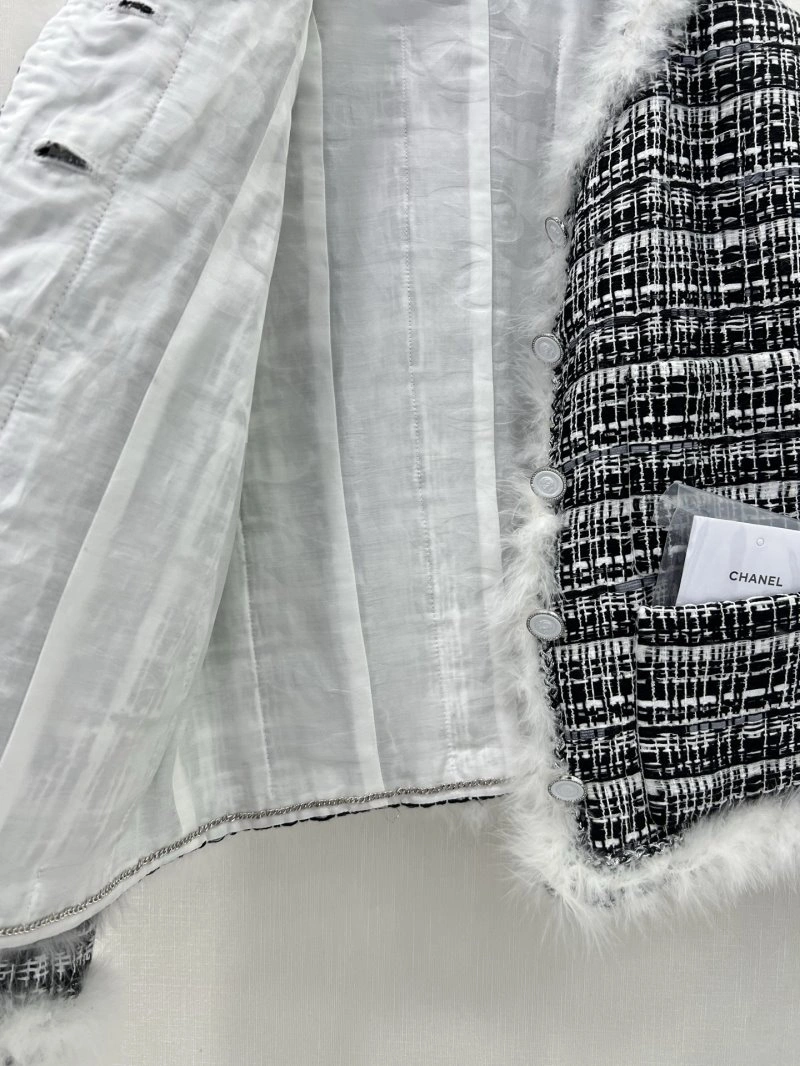 Bargain Chanel Outwear
