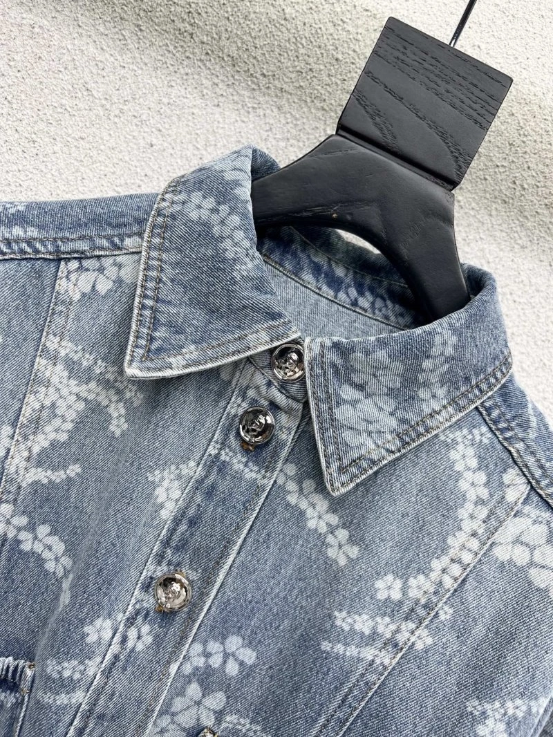 Bargain Chanel Outwear