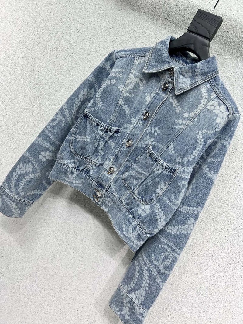 Bargain Chanel Outwear