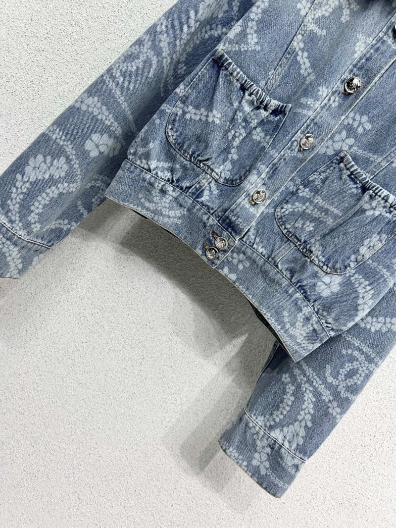 Bargain Chanel Outwear