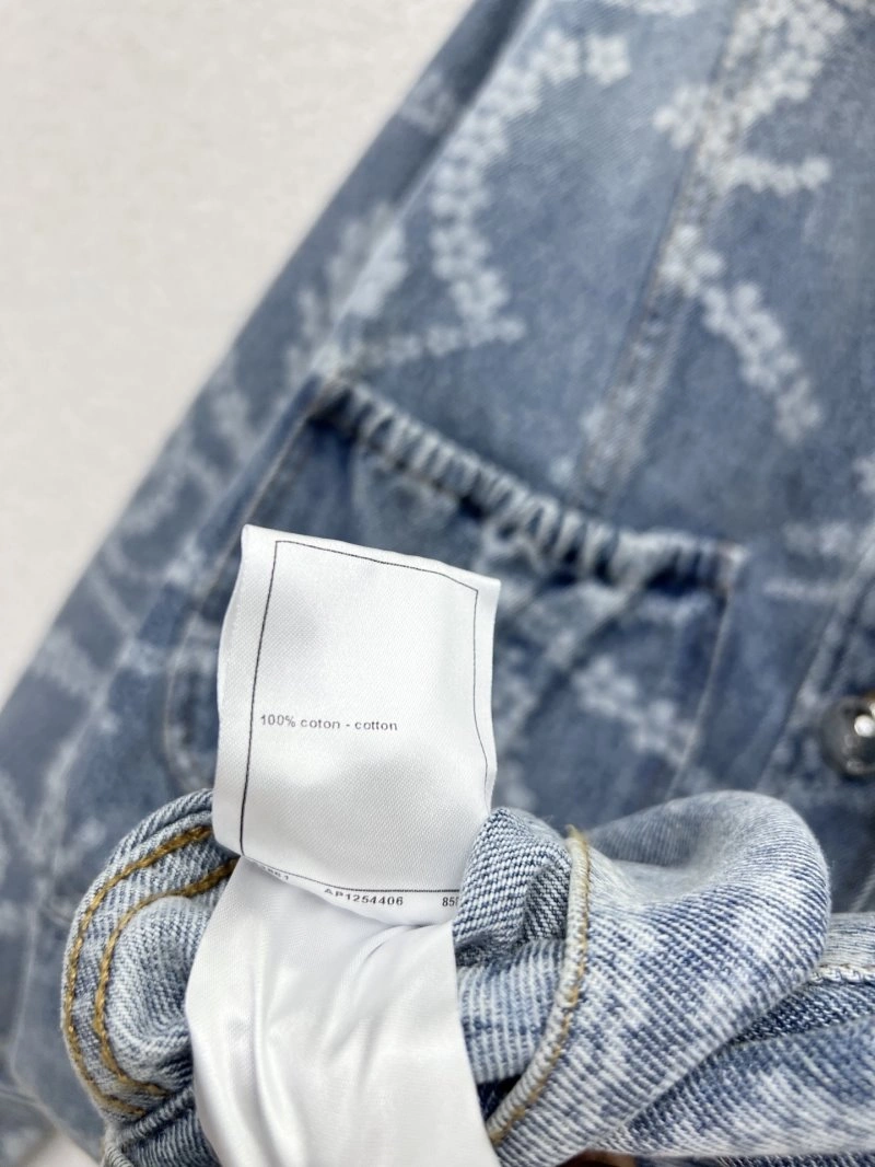 Bargain Chanel Outwear
