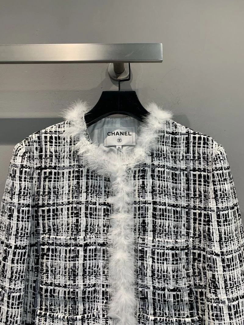 Bargain Chanel Outwear